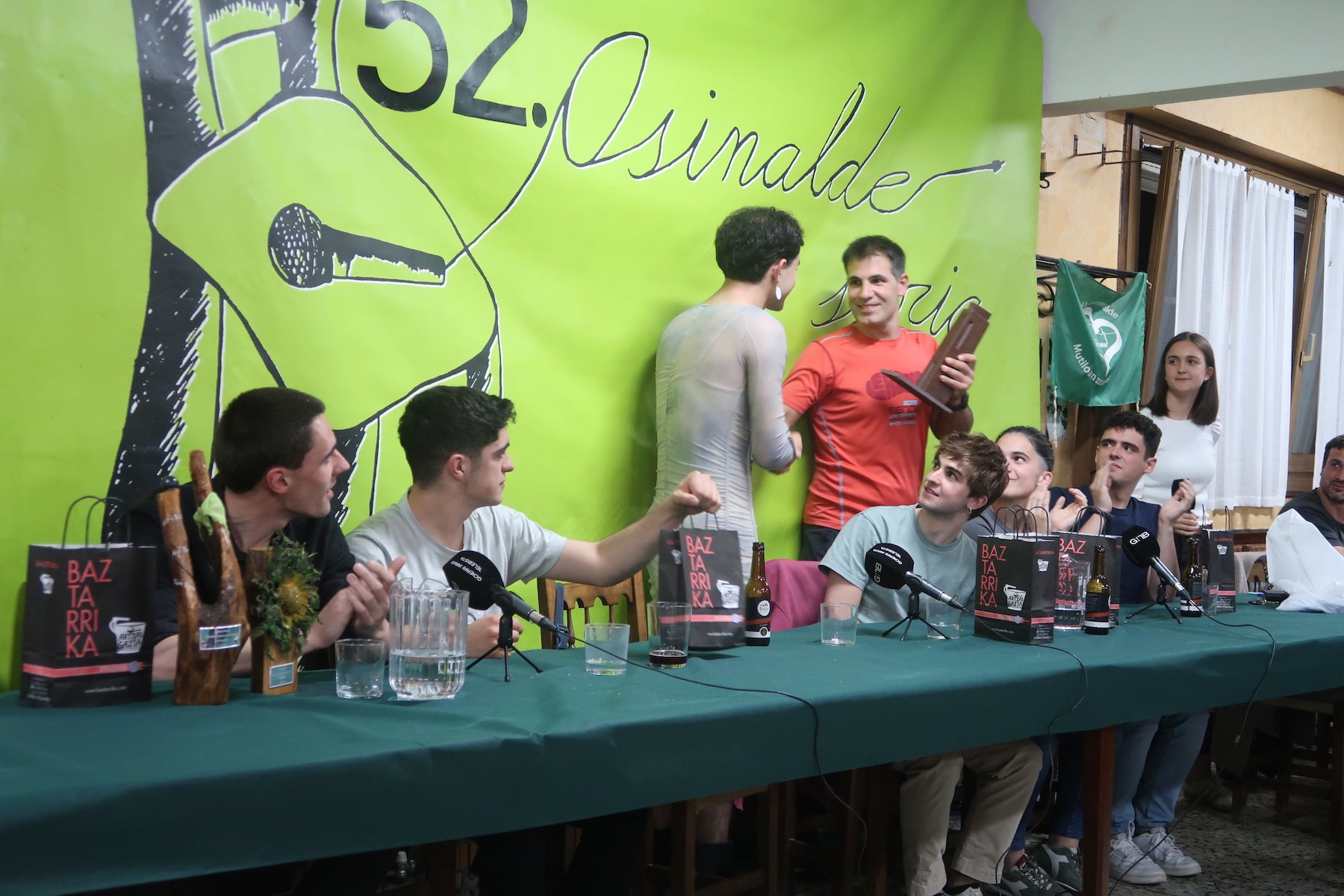 Aner Peritz 'Euzkitze'-k irabazi du 52. Osinalde bertsolari sariketa ...