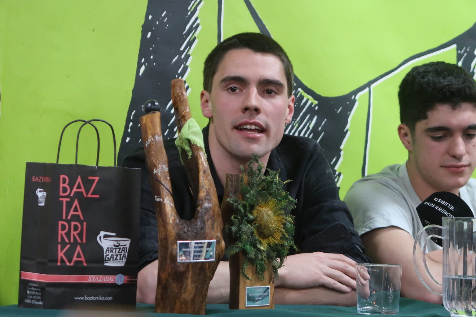 Aner Peritz 'Euzkitze'-k irabazi du 52. Osinalde bertsolari sariketa ...